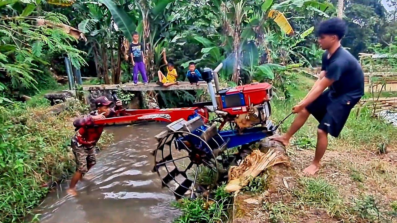 Joki Mandiin Traktor, Jadi Tontonan Anak-anak - YouTube
