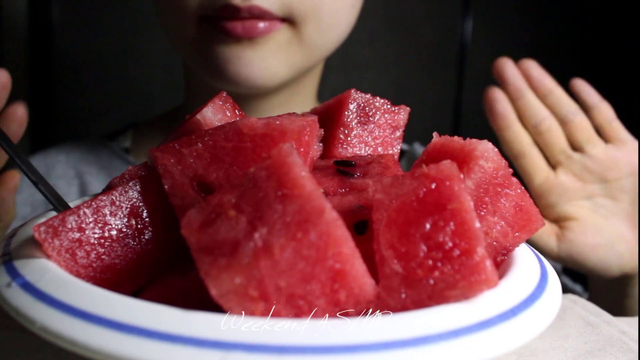 ASMR Crunchy&Juicy Watermelon l (NO TALKING EATING SOUNDS) - YouTube