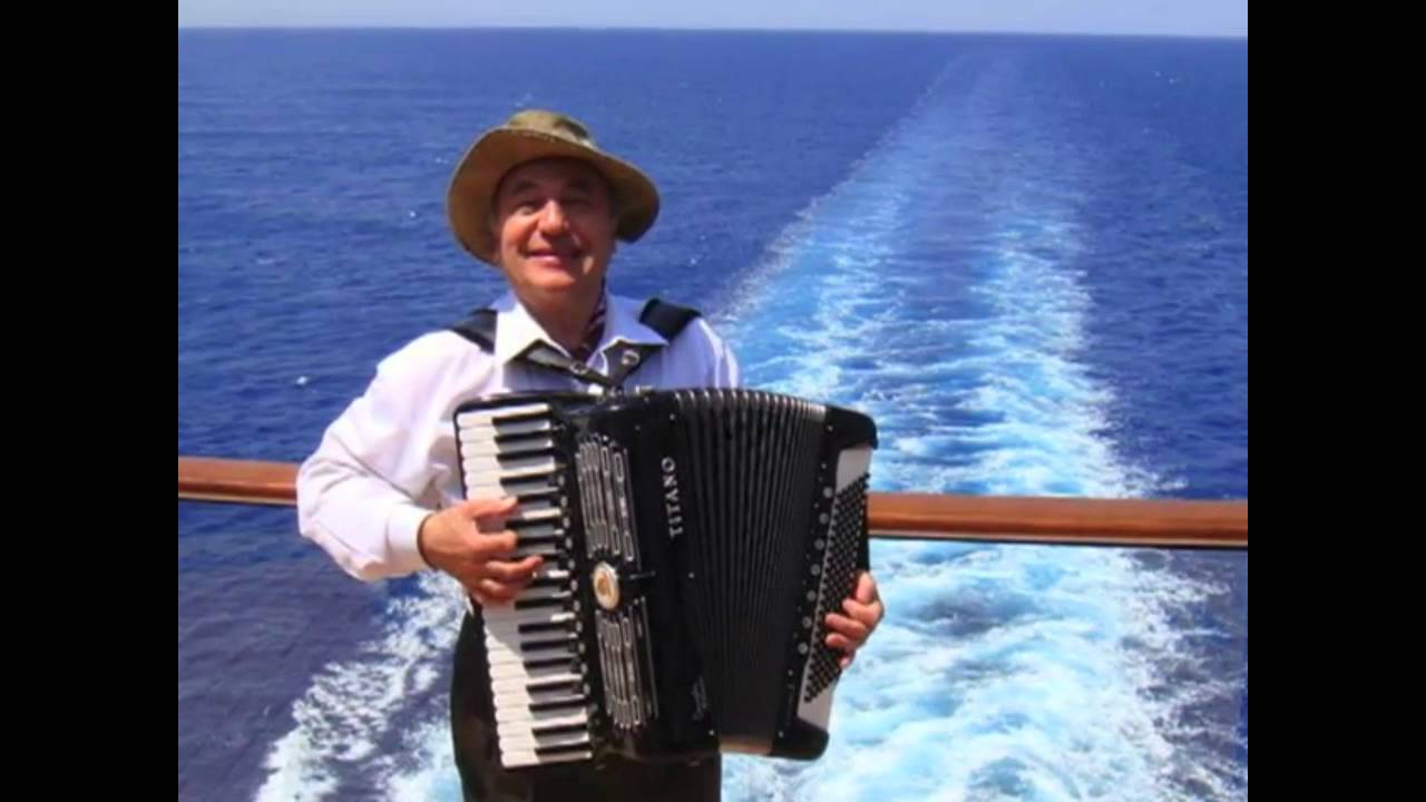 Savu Bobaru Sandule playing the accordion. - YouTube