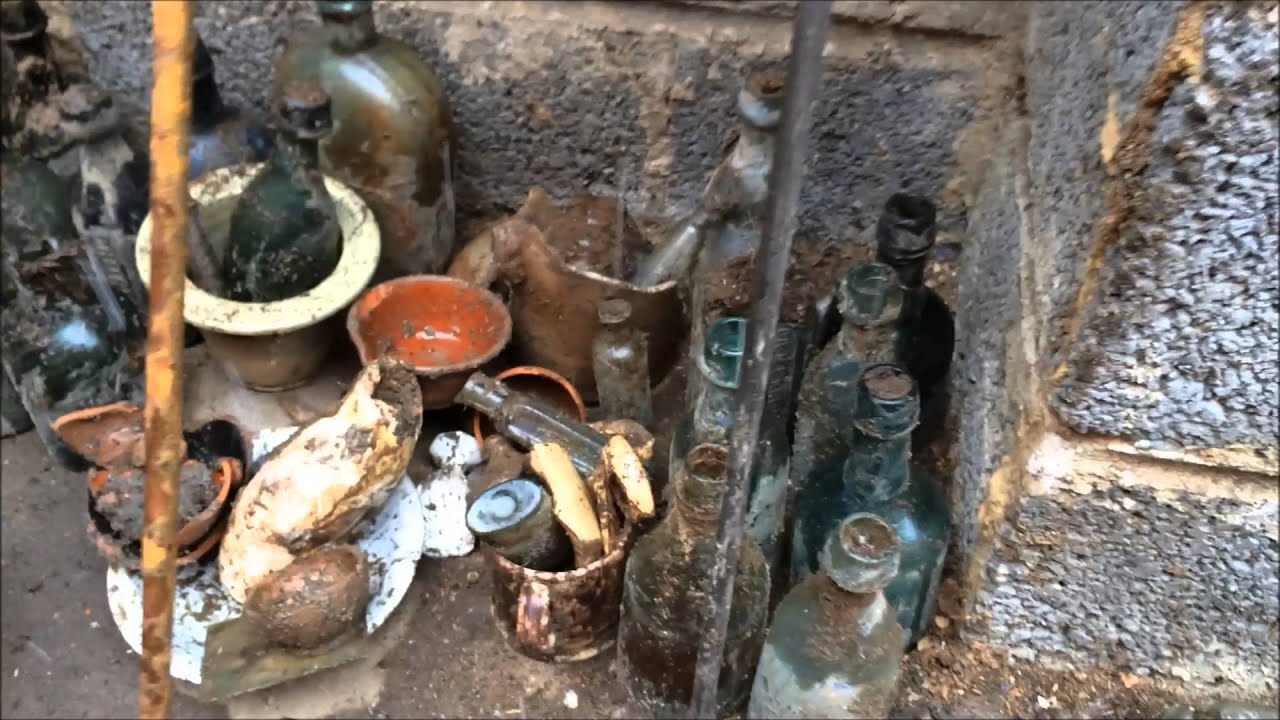 Snowy Privy Dig in Philadelphia - YouTube