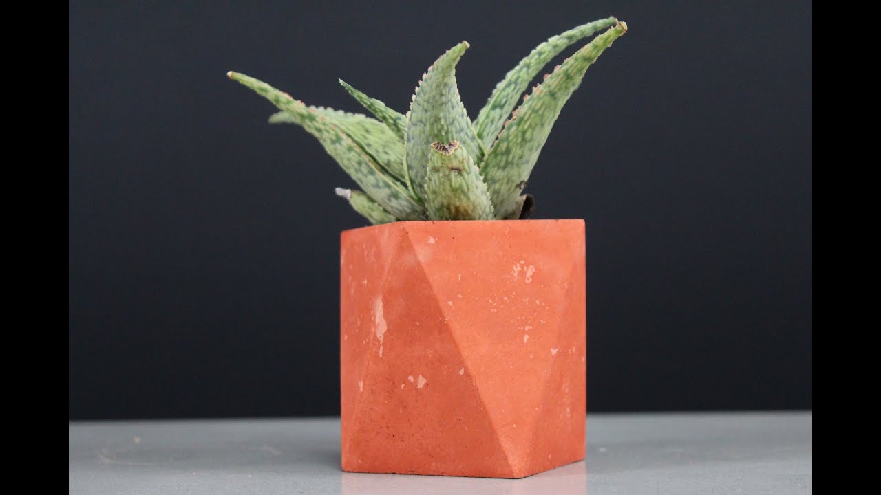 How to Color Concrete and Mold Them Into Planters - YouTube