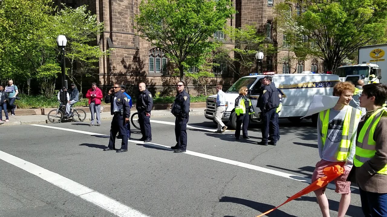 Yale protesters block traffic in New Haven - YouTube