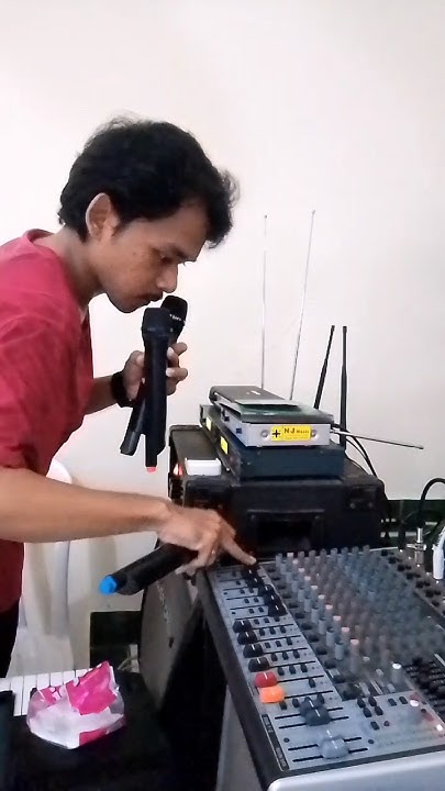 cek sound mic wireless #sound #soundsystem #mic #microphone #wireless #shure #mixersound - YouTube