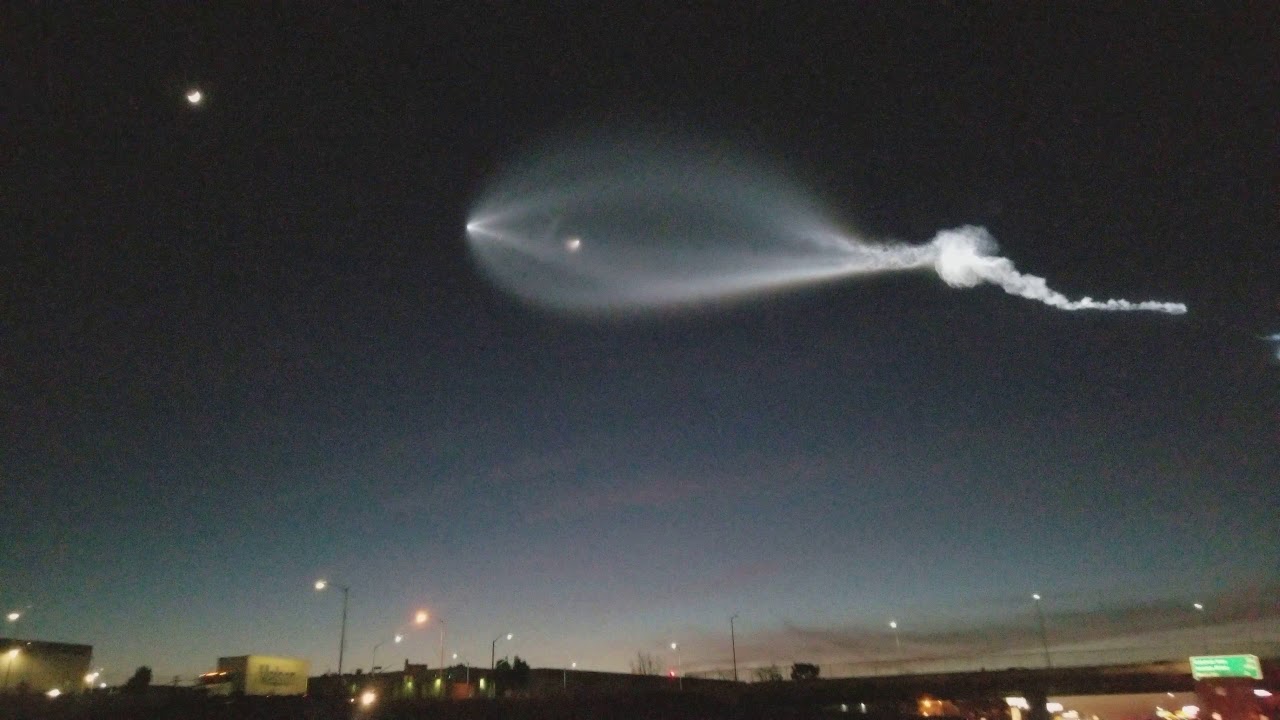 Something over Los Angeles. A rocket? December 22nd 5:30 pm 2017 - YouTube