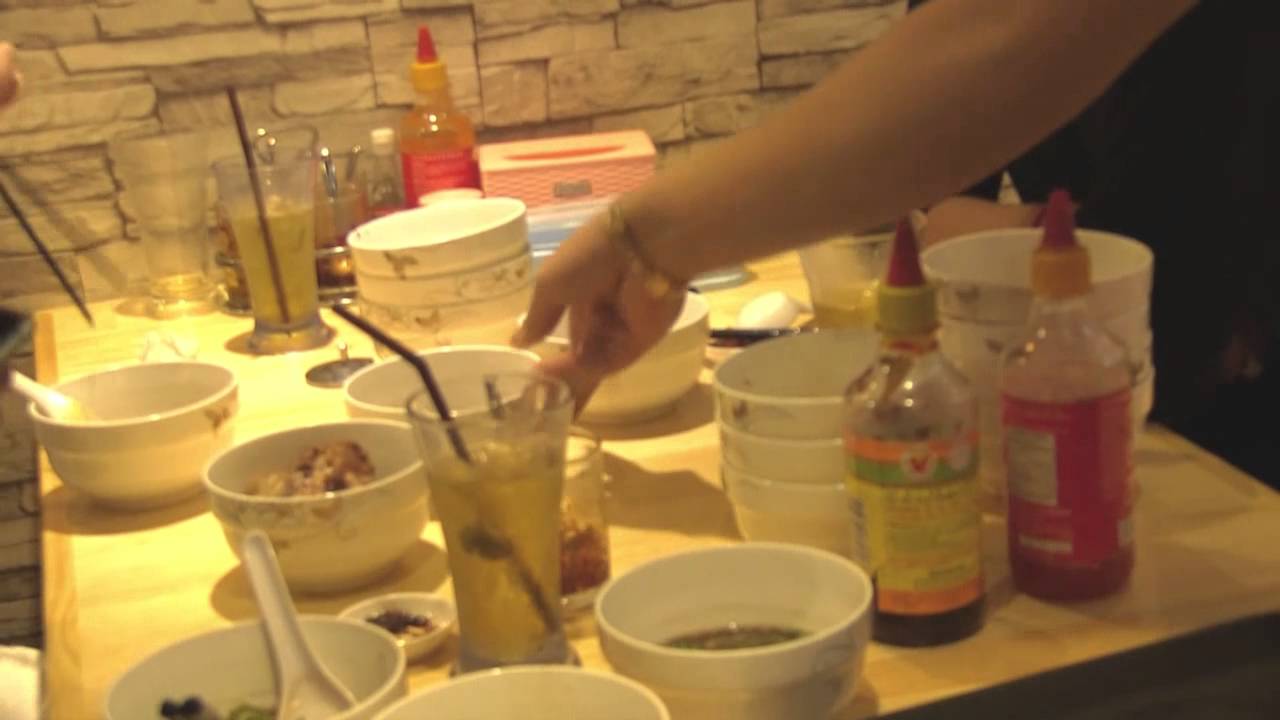 ហាង គុយទាវ Nam Tuk - YouTube