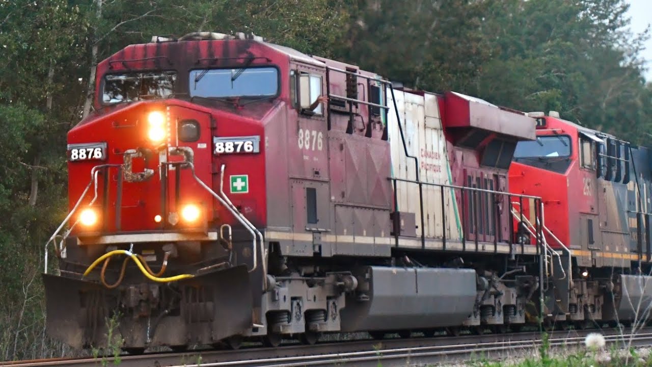 CP (8876) leads CPKC 419. Penhold AB August 24th 2023. - YouTube