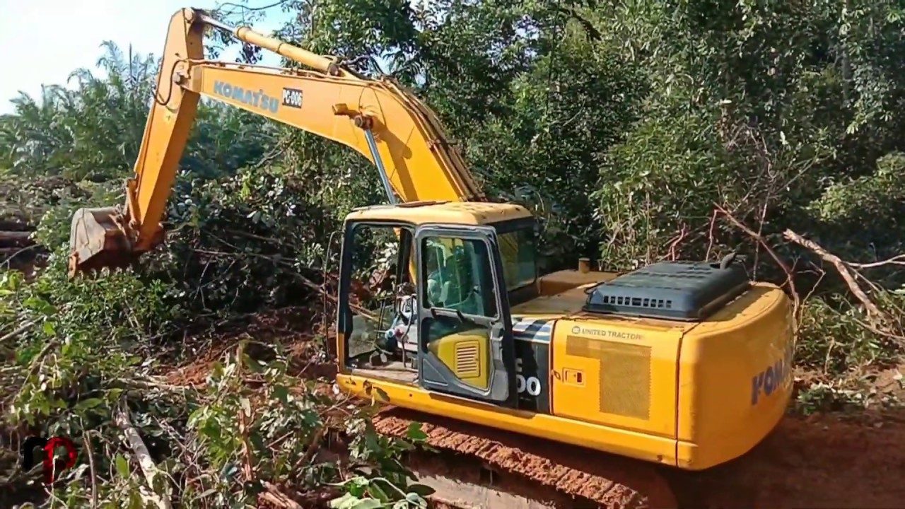 CARA EXCAVATOR KOMATSU LAND CLEARING DI RUMPUKAN HUTAN - YouTube