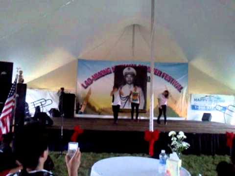 Thai Vue, Julie Moua, & Naly Yang @ Oshkosh Labor Day - YouTube