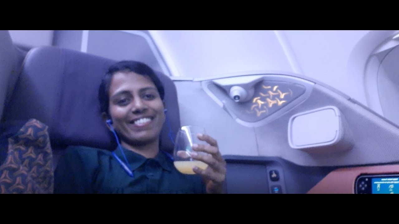 The A380 Upper Deck Business Class Experience in Singapore Airlines ...