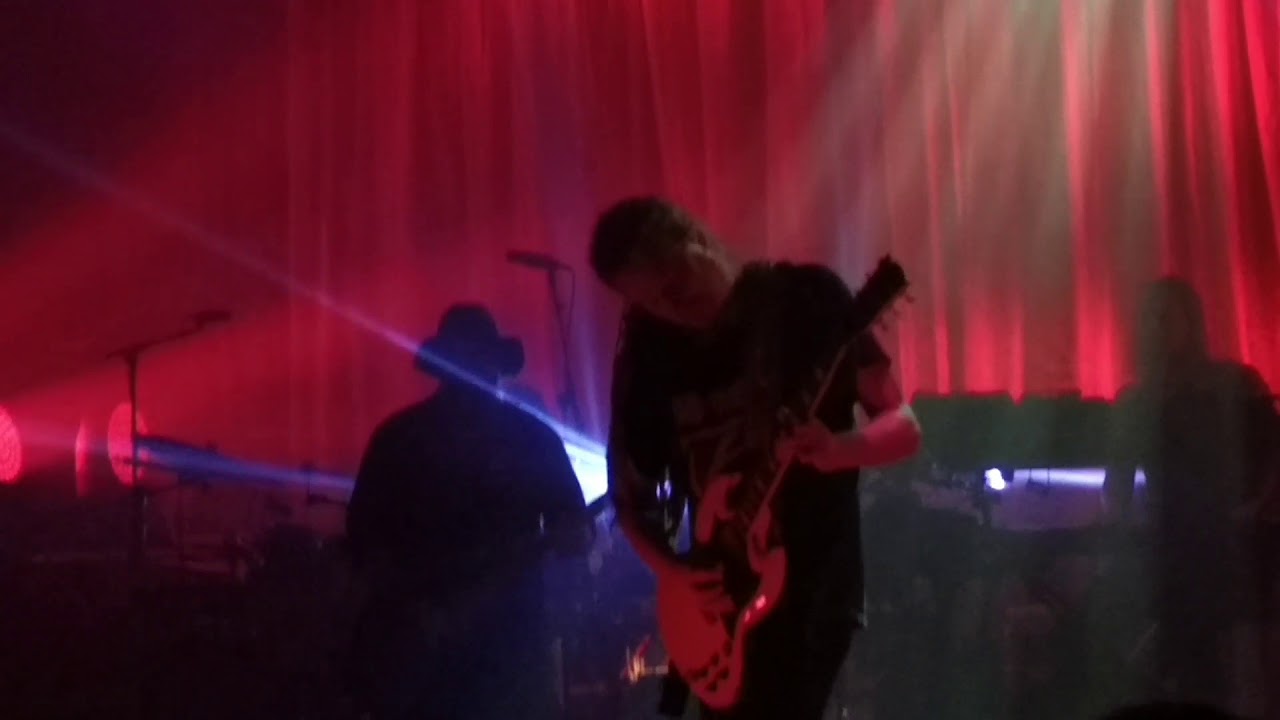 Linde Lindstrom Solo With Burton Synth Outro HOB Chicago 11/10/17 - YouTube