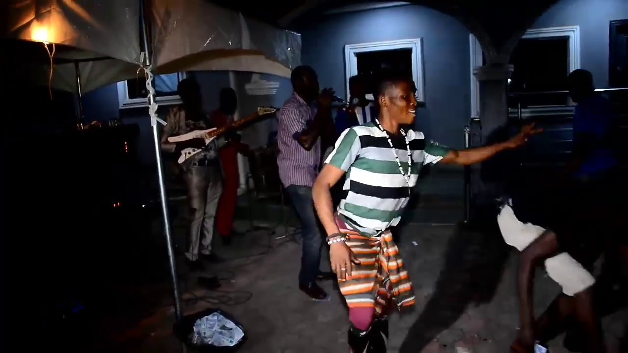 PRINCE IZUCHUKWU EZEMBA - PERFORMED LIFE ON MR CLETUS BURIAL CEREMONY ...