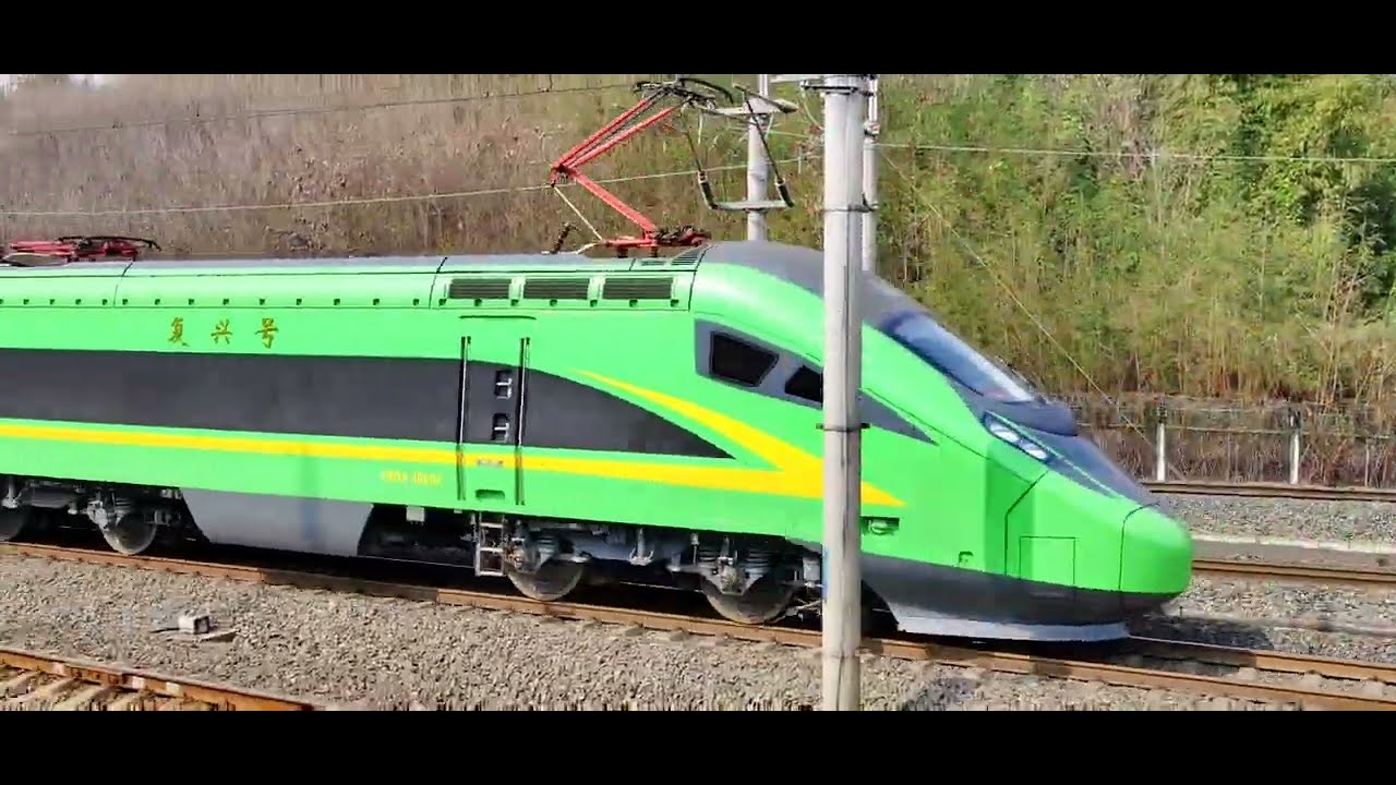 Dacheng Railway, Chengdu East to Dazhou C752 train into Suining Station ...