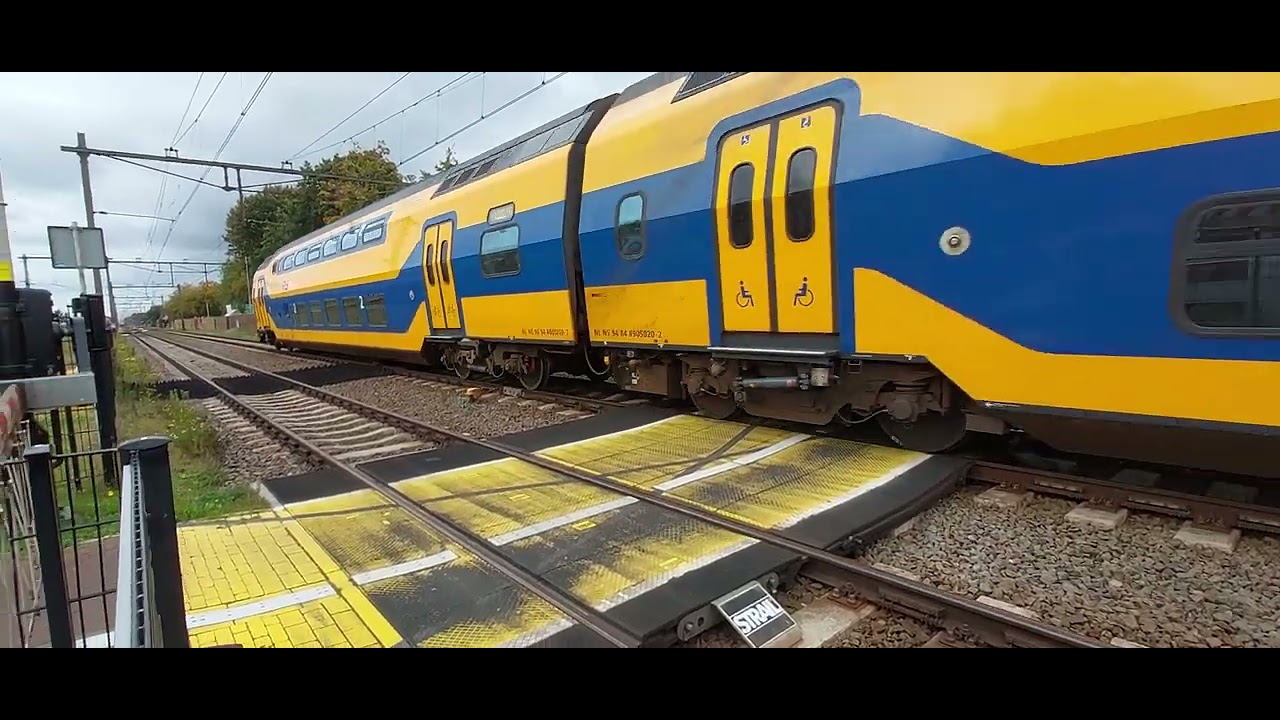 virmm4 en virm 4 vertrekt van deurne naar Schiphol - YouTube