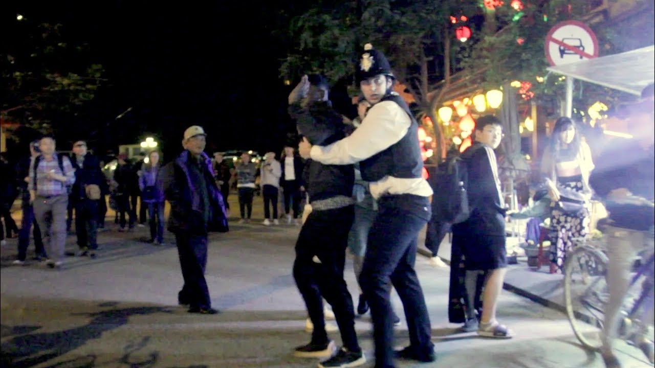British Police Officer Makes Arrest In Pyongyang - YouTube