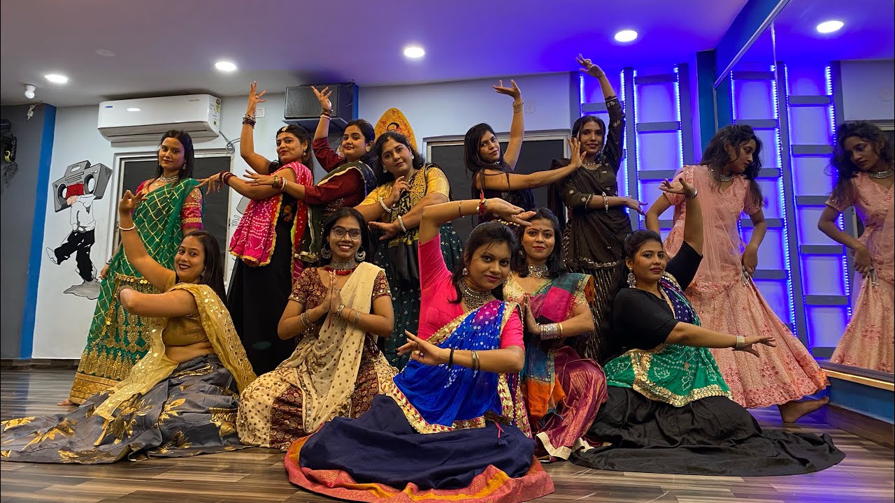 Dholi Taro Dhol Baje | Dance Performance - YouTube