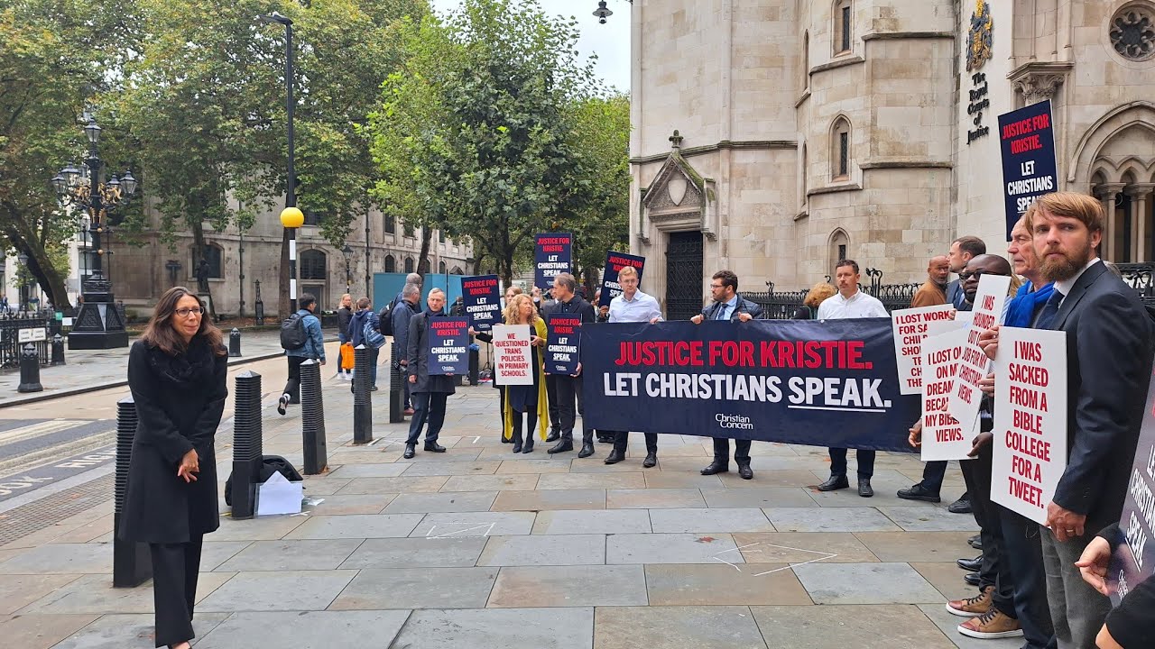 Live Protest outside the Royal Courts of Justice, in Favour of the ...
