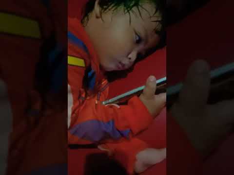 Si Adek Bicara dengan Sepupu yang di kampung