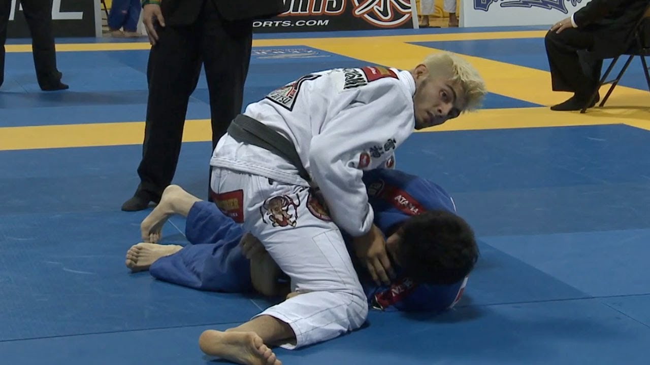 Roberto Satoshi v Tatsuya Kaneko / World Championship 2014 - YouTube
