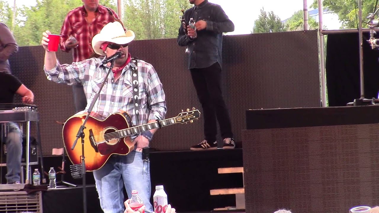 Bands, Brew, and BBQ At SeaWorld Orlando With Toby Keith - YouTube