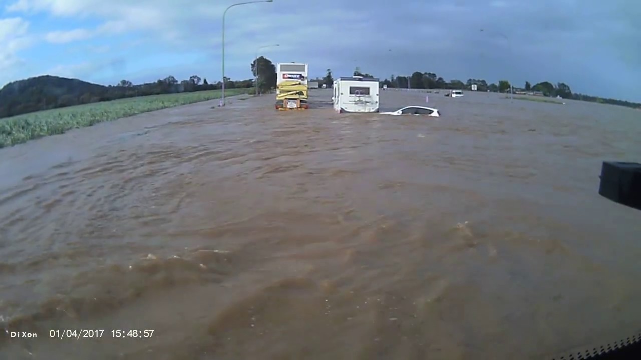 Cyclone Debbie Flooding at Chinderah NSW - YouTube