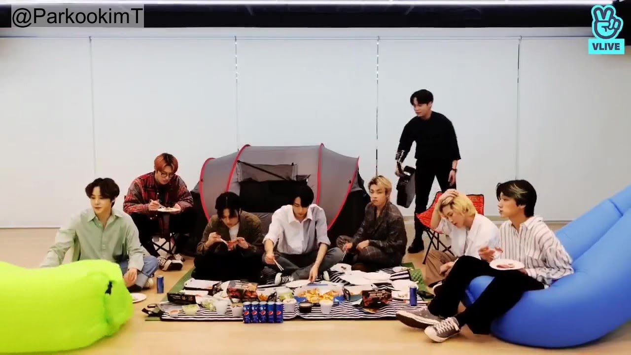 Just Ateez on vlive - YouTube