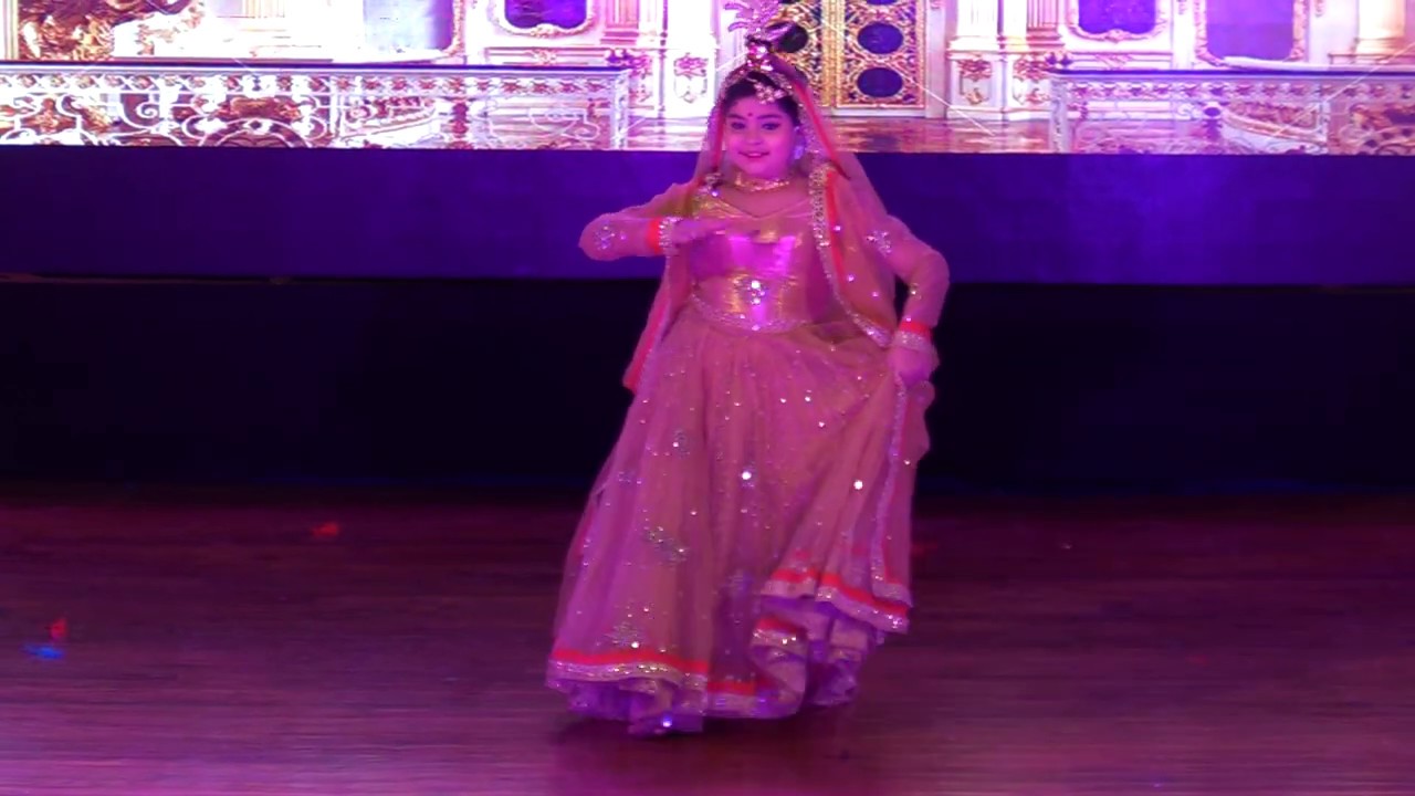 Rekha dance by Adittri Ghosh (Glacier Dance Academy) - YouTube