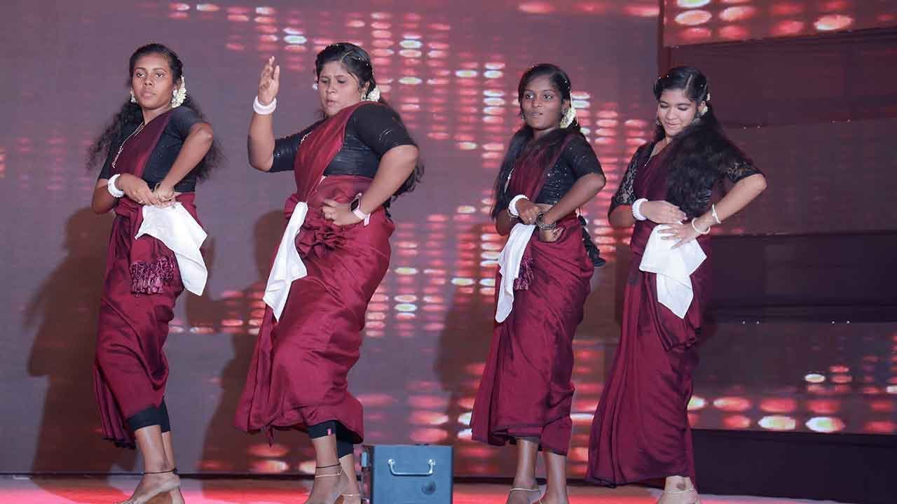 Sanusha & Group | Group Dance | Loyola - Kanyakumari | Mehbooba ...
