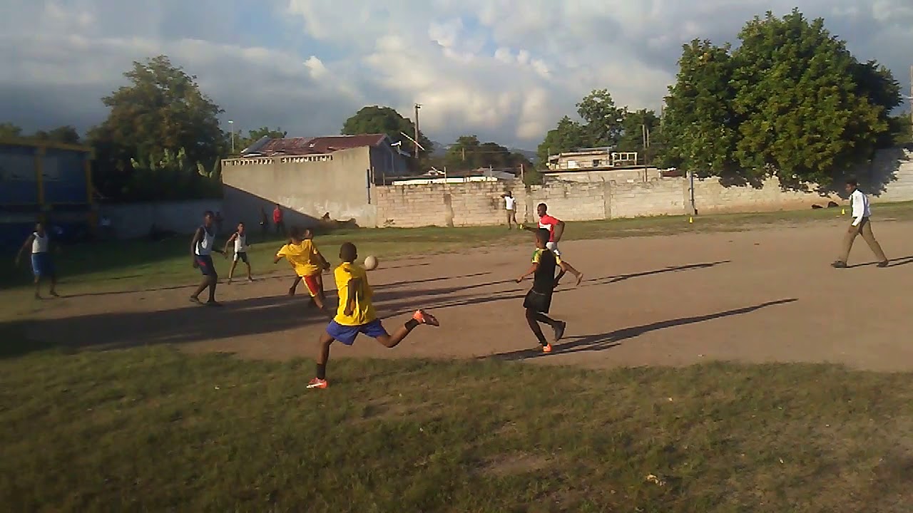 Interform football competition Finals 2018, 8W vs 7H. - YouTube