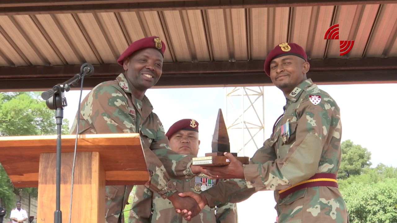 Change of comand parade, 7 med - YouTube