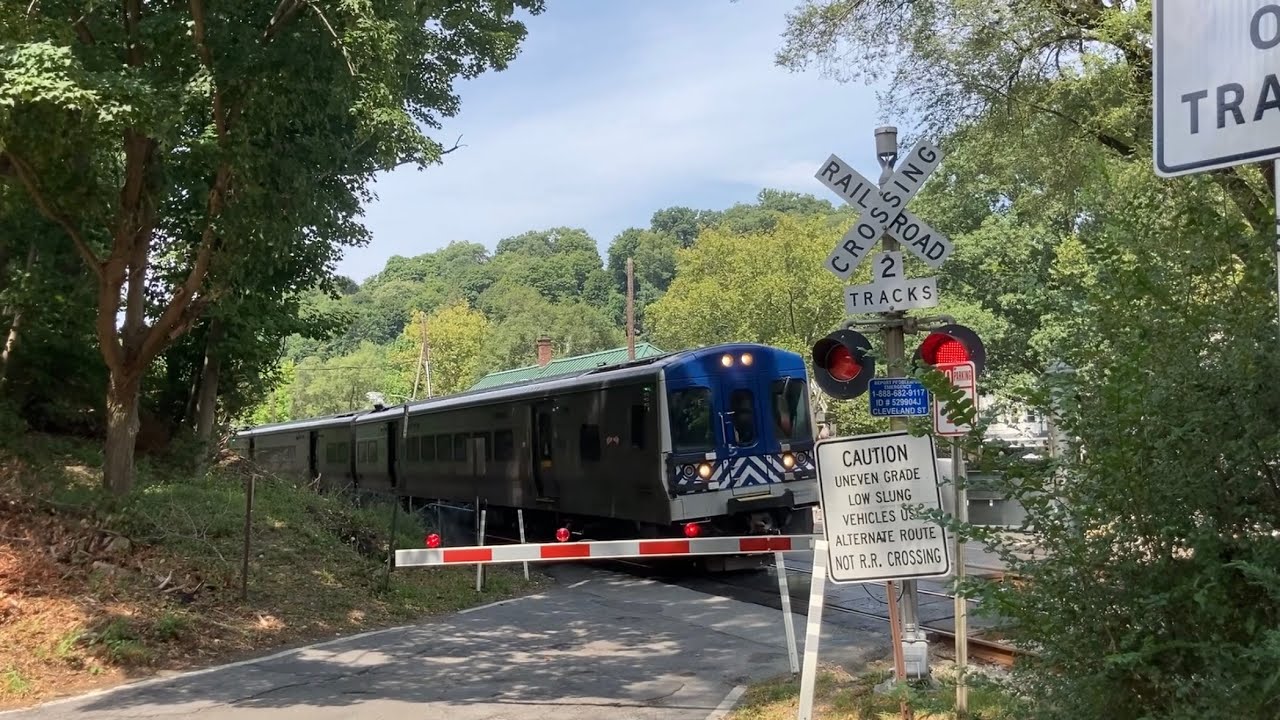 Railroad Crossing Valhalla (US) | Cleveland St. | New York - YouTube