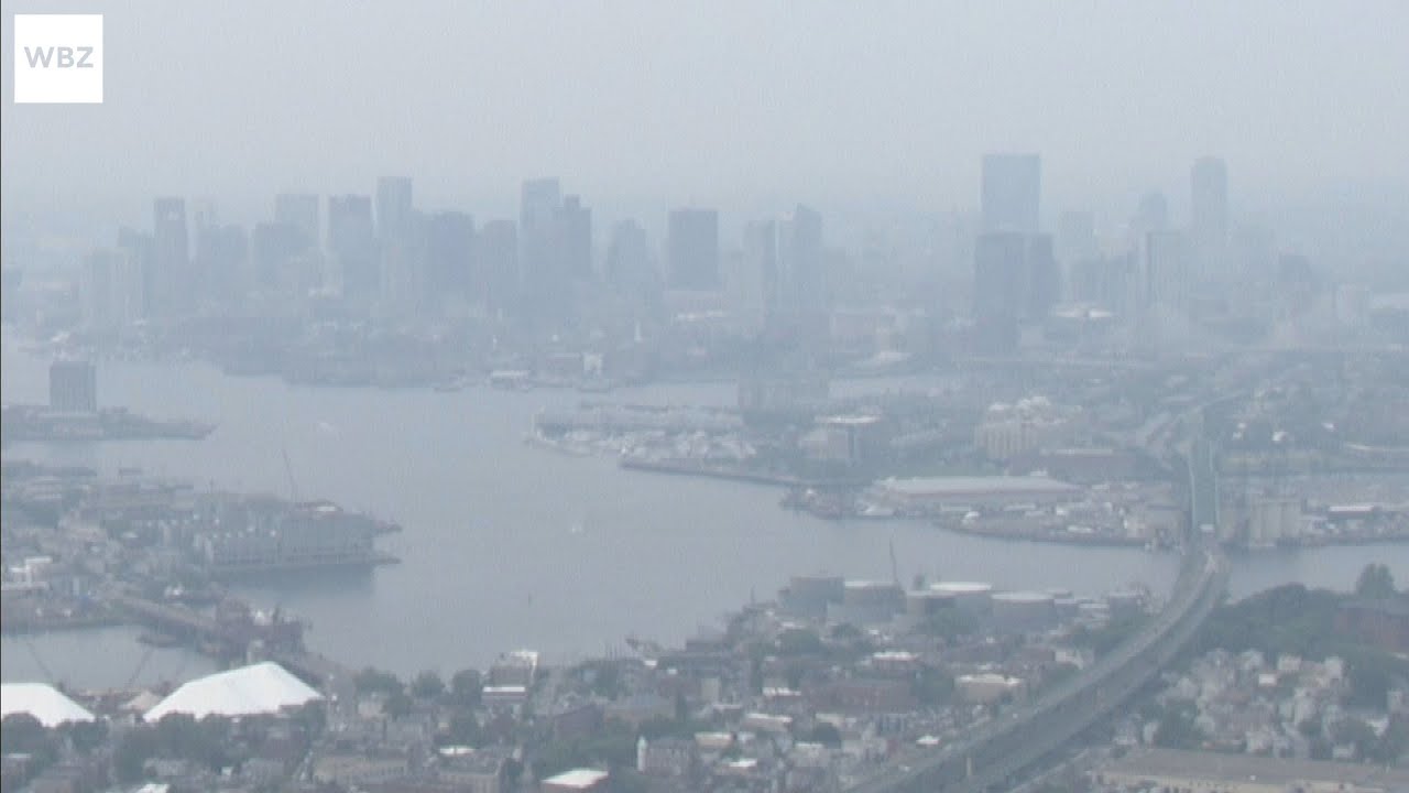 Wildfire smoke from Canada creates hazy sky over Boston - YouTube