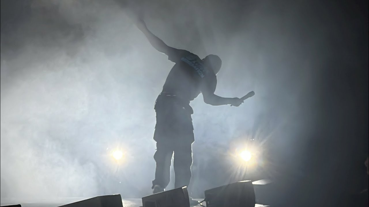 Daniel Caesar 'Get you' 4K Fancam Superpowers Tour Ottawa - YouTube