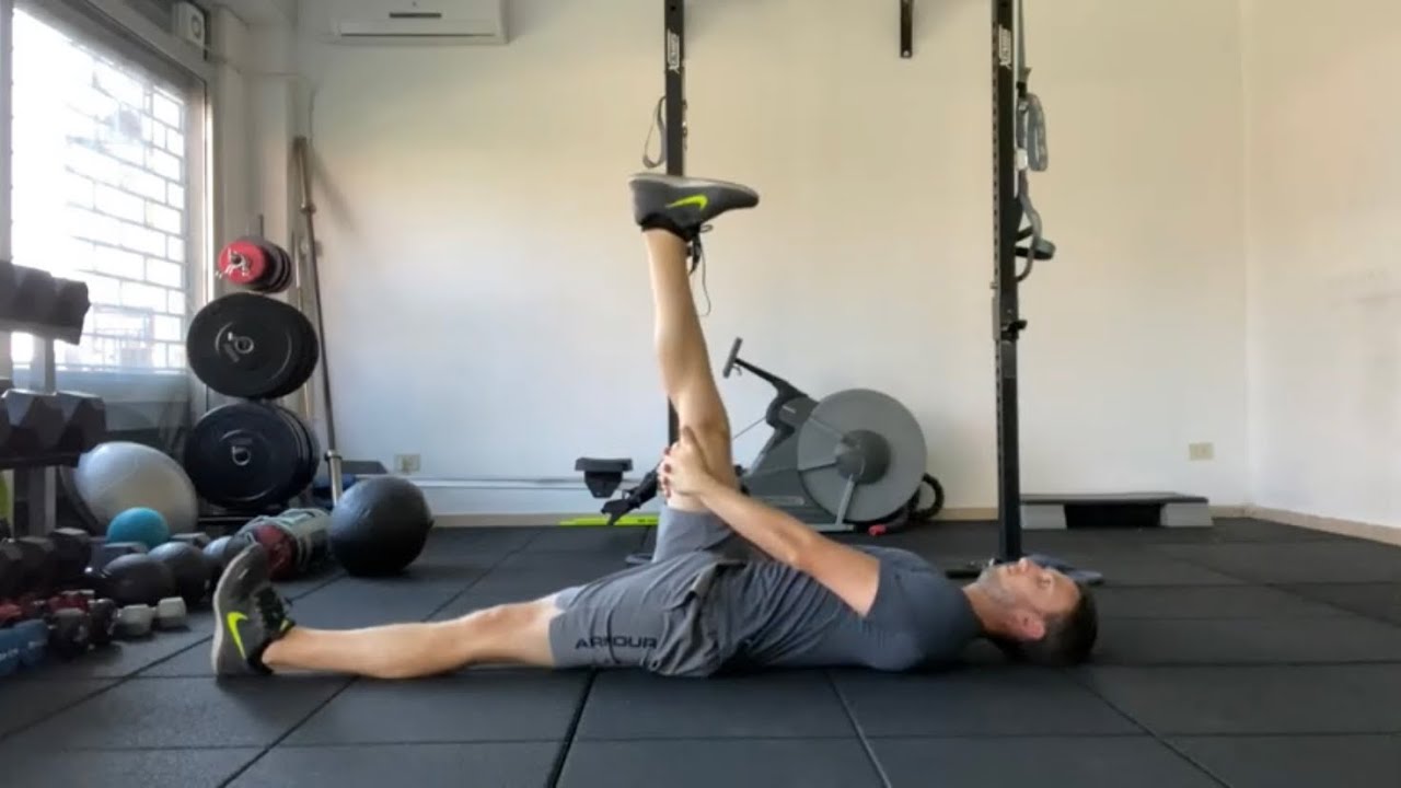 Flesso - estensione della gamba senza elastico (allungamento dinamico ...