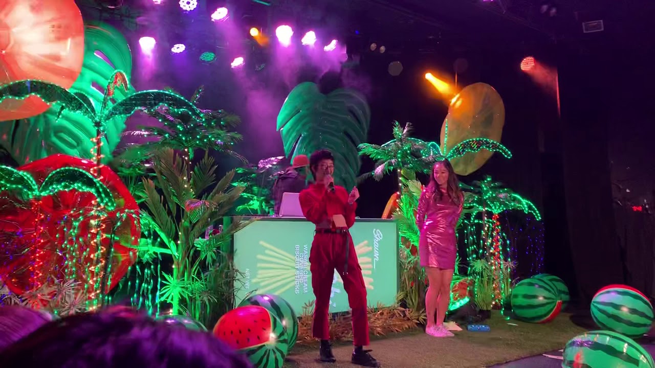 Shawn Wasabi, Hollis, raychel jay - Snack (live) - YouTube