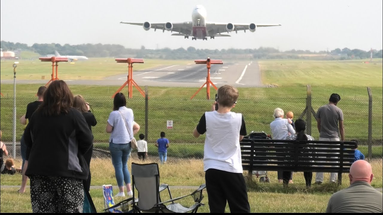 ️ lovely Sunday crowd moments when the world’s biggest passenger plane ...