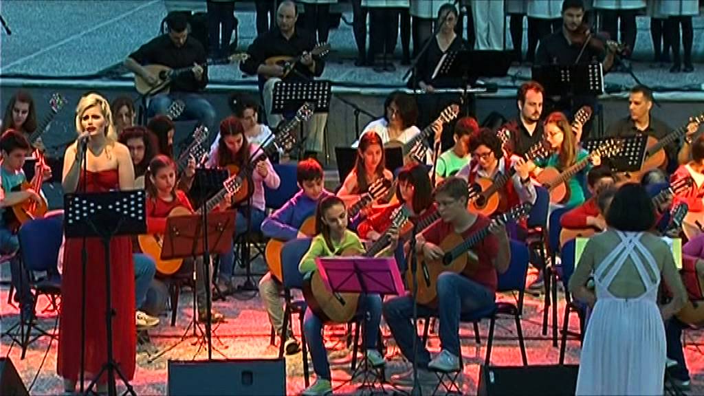 Αγάπη που 'γινες δίκοπο μαχαίρι (Μάνος Χατζιδάκις) - YouTube