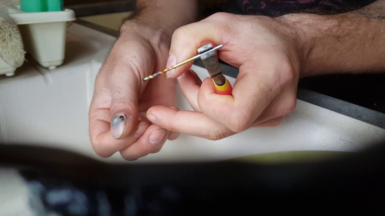 usuwanie krwiaka z pod paznokcia po uderzeniu ( trephining a nail ...