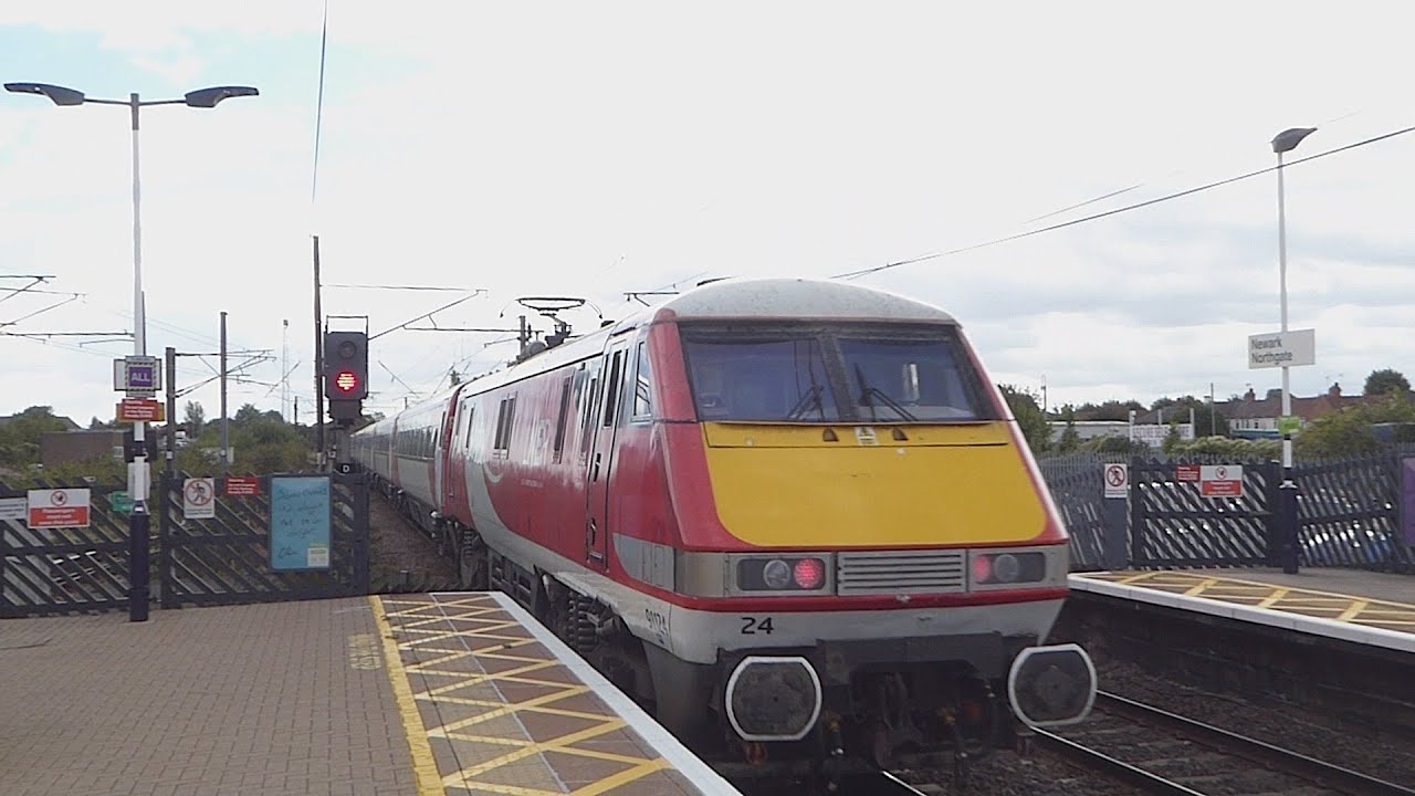 LNER 225 leaves Newark Northgate (27/9/22) - YouTube