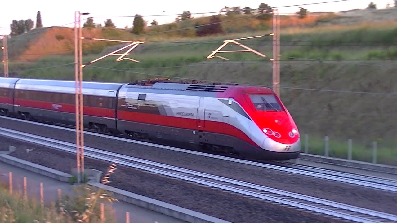 Red-Arrow, the high-speed train (Modena circuit) - YouTube