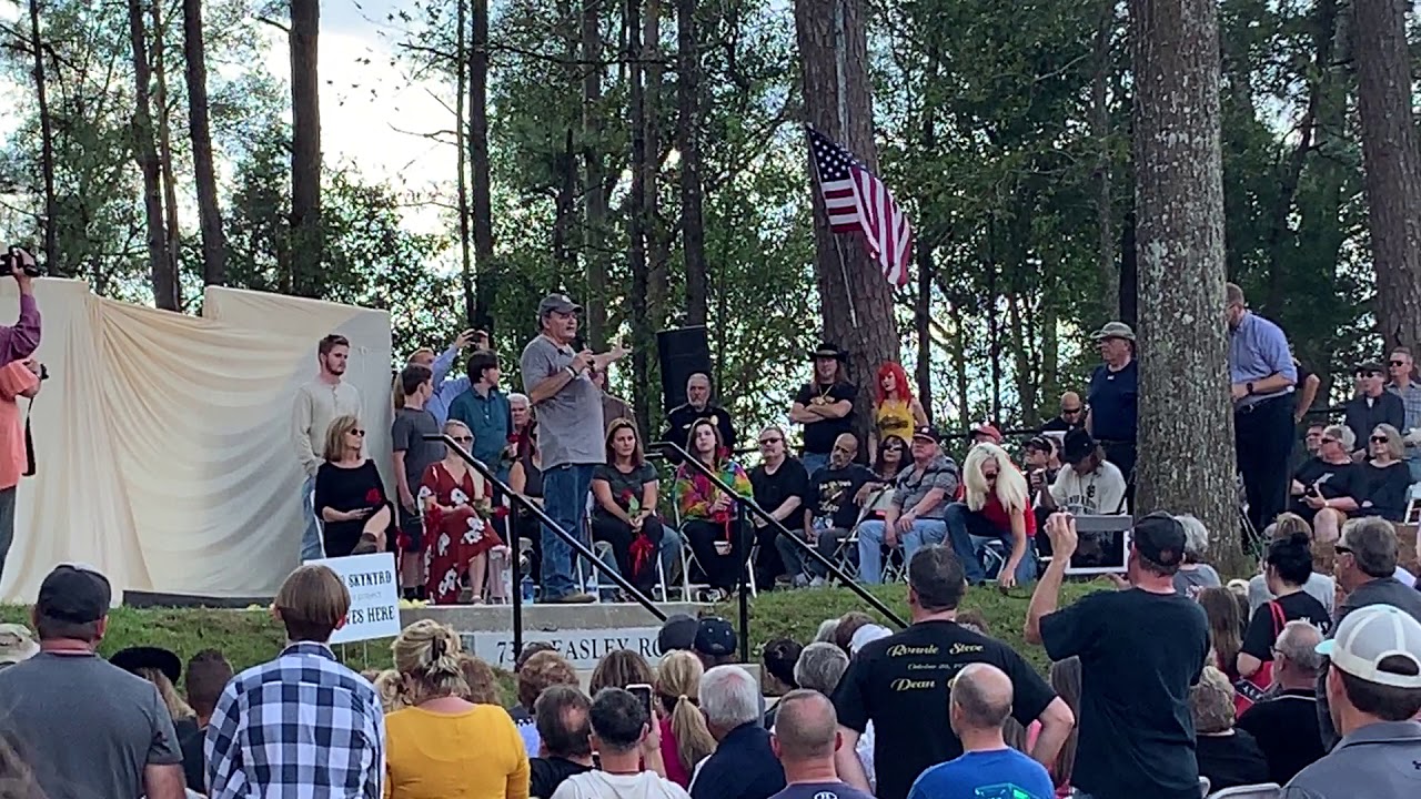 Lynyrd Skynyrd Crash Site Memorial Bobby McDaniel and Sandy Devlin ...