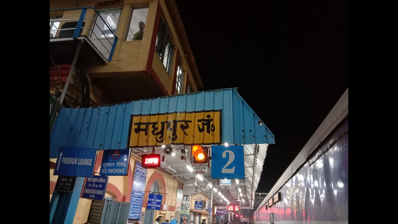 DADAR(MUMBAI) -Chennai Express crossing Howrah HUMSAFAR Express.Wadi ...