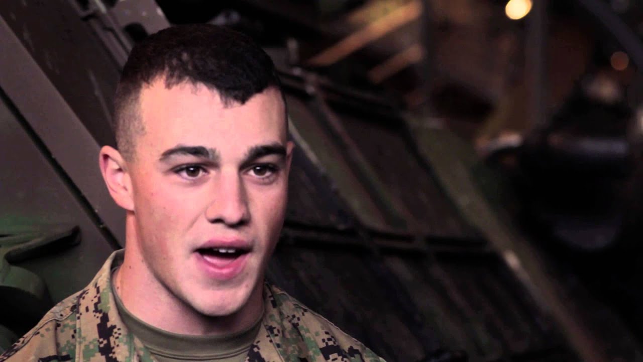 Roles in the Corps: Light Armored Vehicle (LAV) Crewmen - YouTube