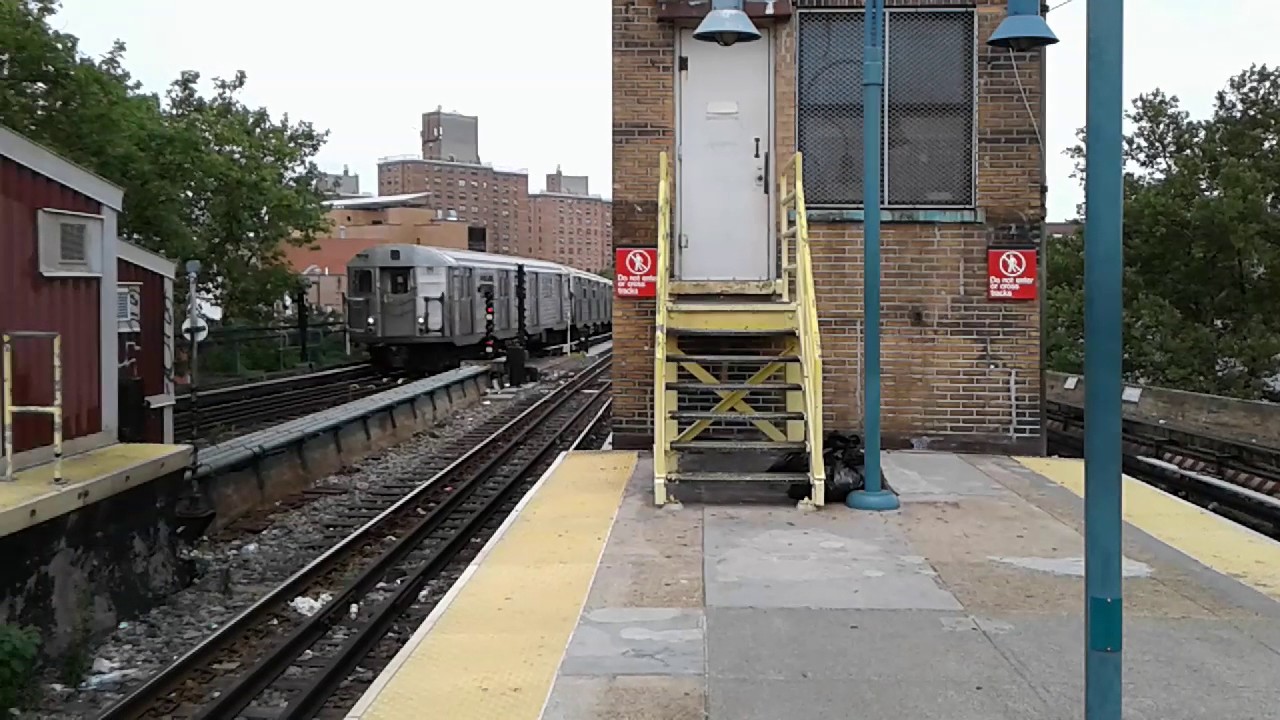 R32 (J) Train @ Broadway Junction. - YouTube