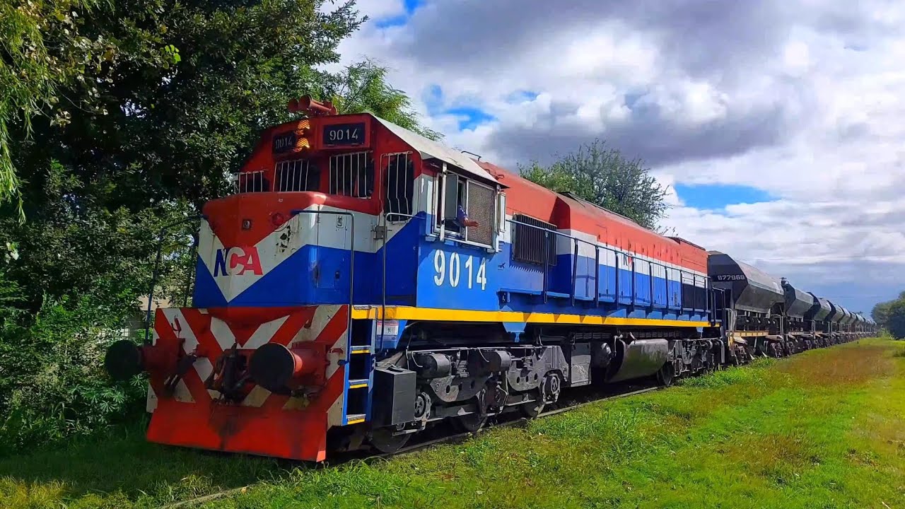 [4K] Tren cargado de NCA con la EMD GT-22CW 9014 pasando por Marcos Juárez!!!!!! - YouTube