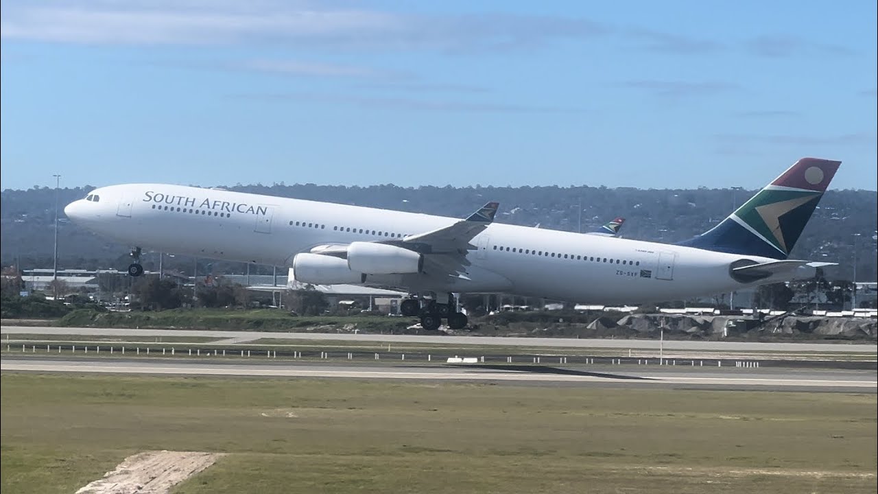 South African Airways SA280 Landing Perth Airport - YouTube