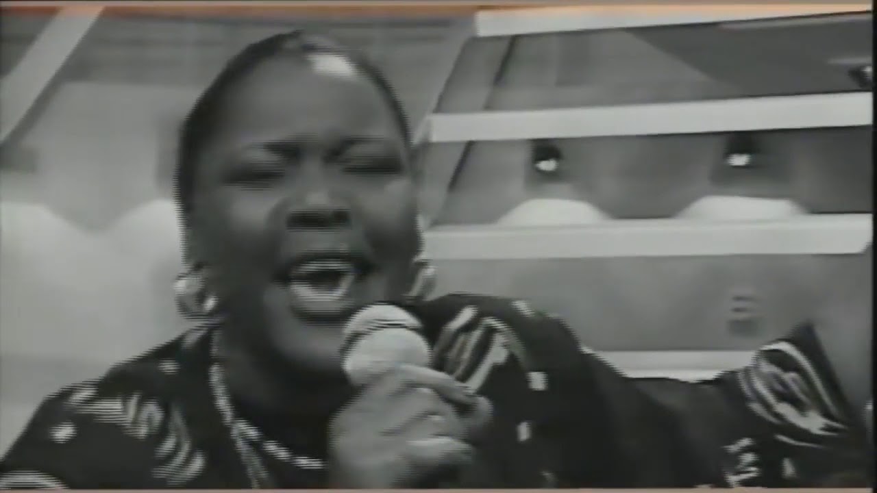 Alexia Waku: Claudia by Sam Mbende. - YouTube