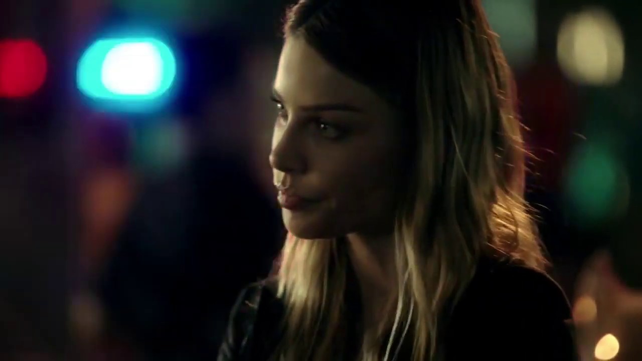 Lucifer - Chloe conoce a Lucifer - YouTube