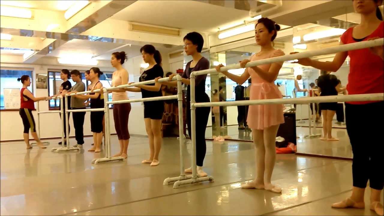 Beginner's ballet class at Gravity Ballet - YouTube