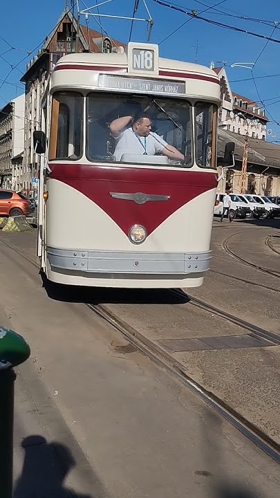 retró villamos (tram Budapest) - YouTube