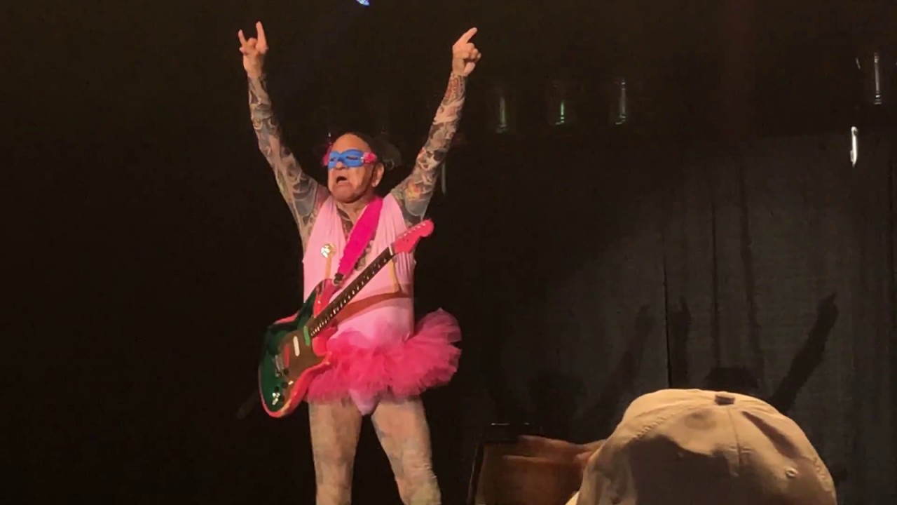 Cheech as Alice Bowie - Earache My Eye - YouTube